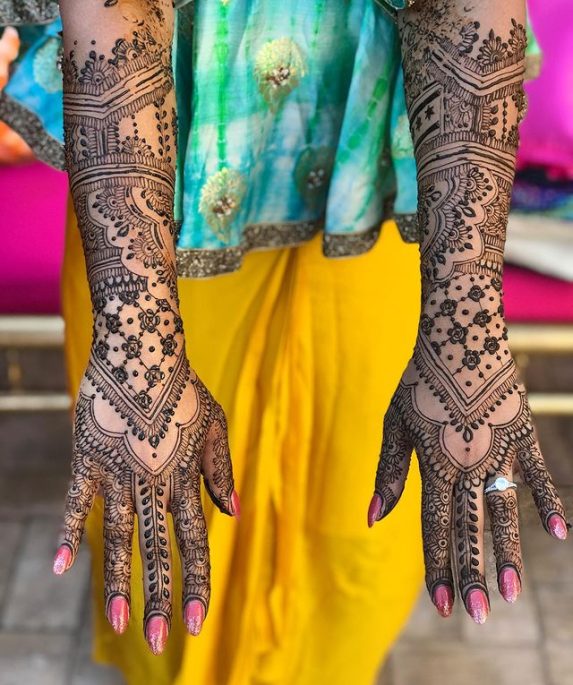 26 Simple and Easy Back Hand Mehndi Designs - Basic of Beauty